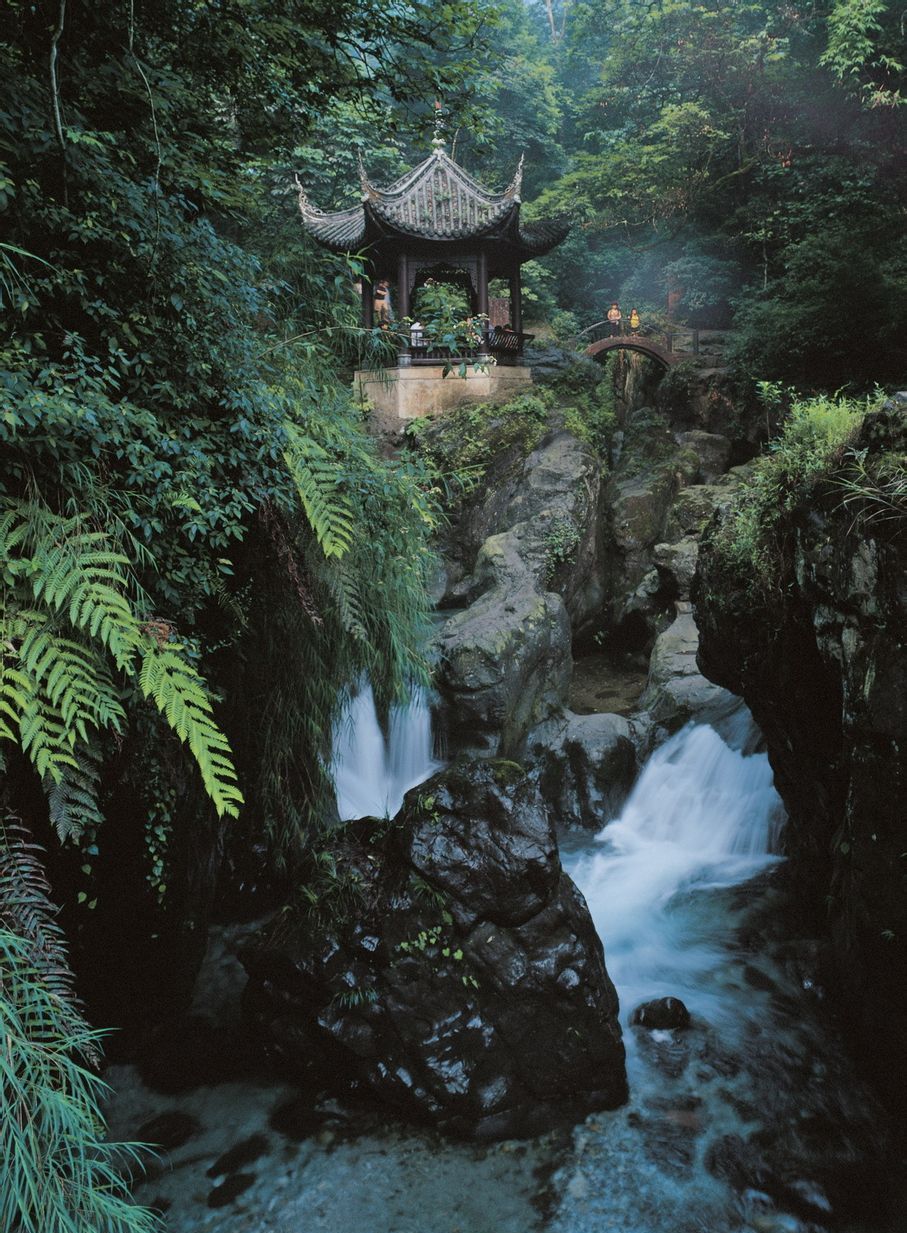 Sichuan Emei Mountain, Golden Summit Temples, China Travel Guide