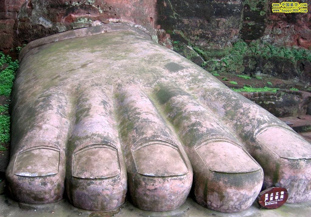 Photos, Images & Pictures of Huge Stone Foot of Leshan Giant Buddha ...