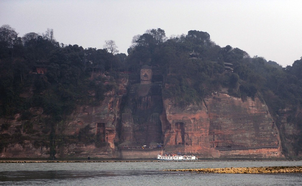 Photos, Images & Pictures of river view of leshan buddha, Sichuan China ...